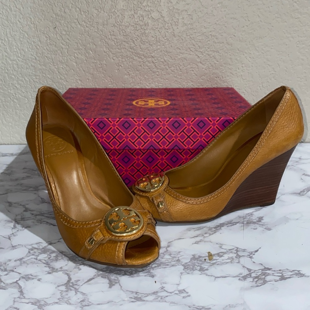 Tory Burch Leticia Wedge Msrp $295 - Gem